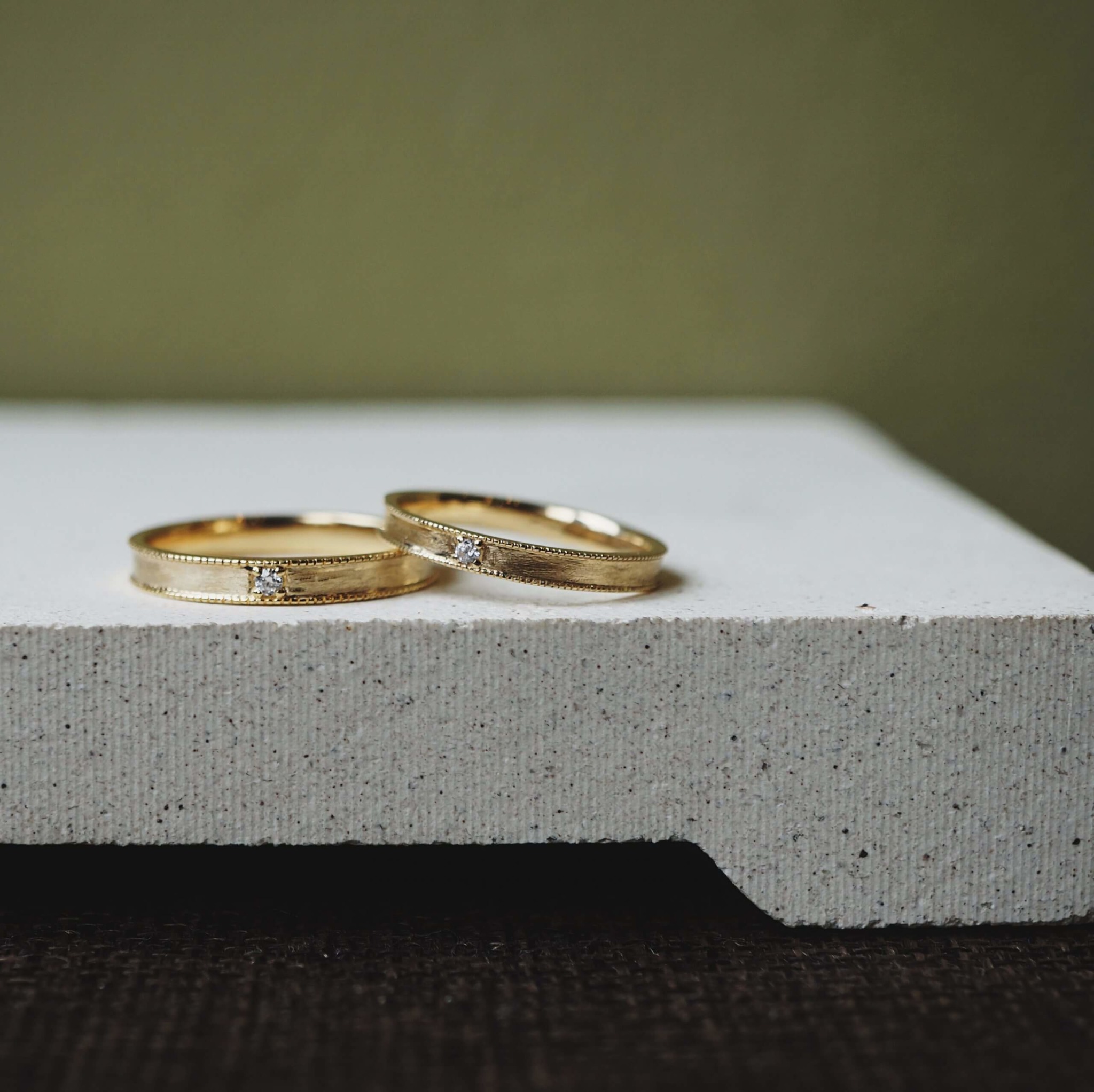 BORDER WEDDING RING – CROWN