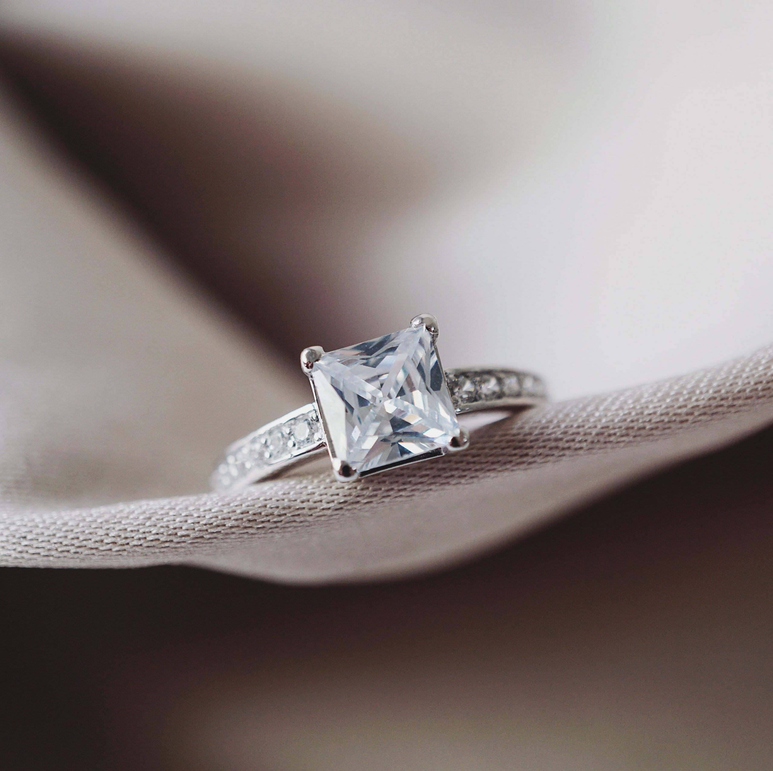 SOLITAIRE RING – PRINCESS ETERNITY – CROWN