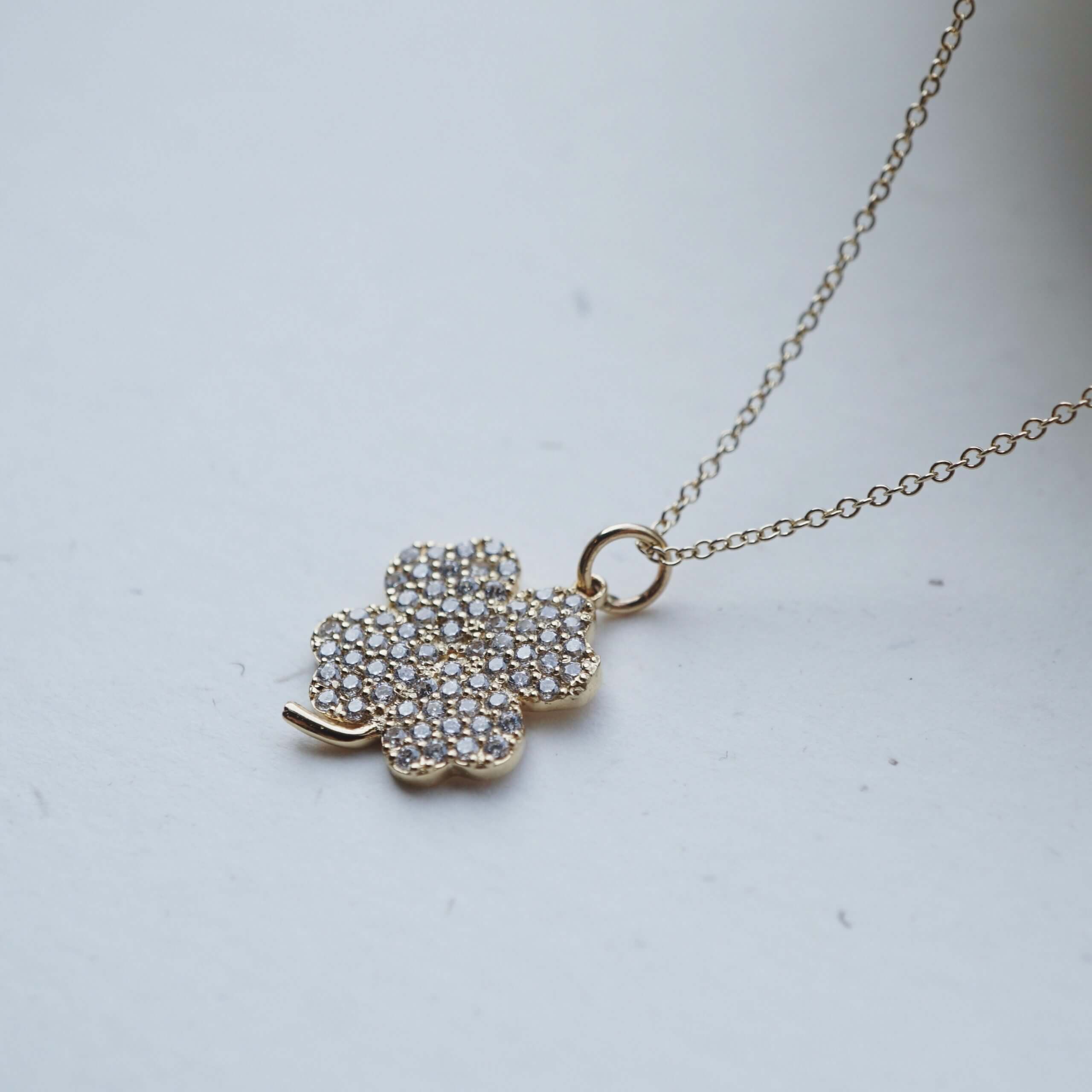 CLOVER LEAF NECKLACE – CROWN
