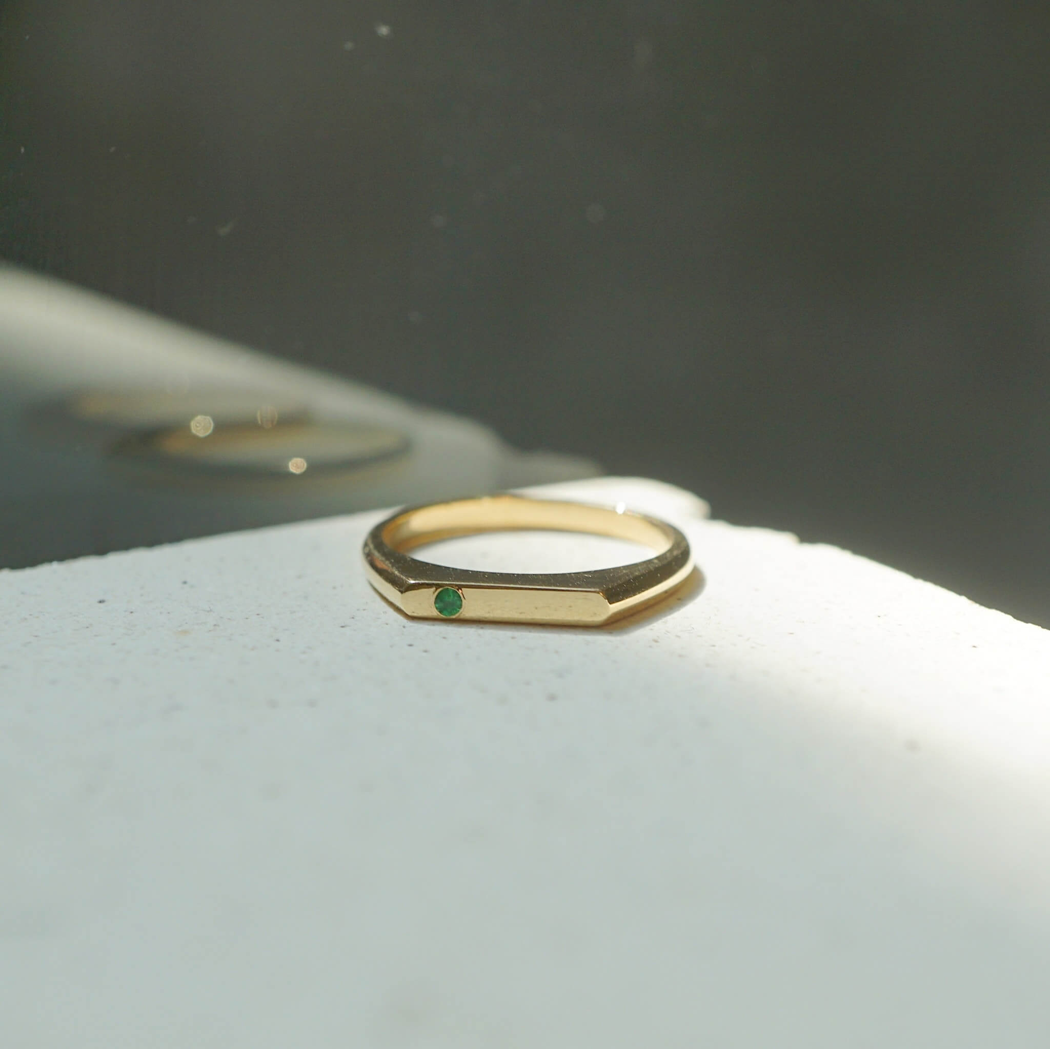 EMERALD UNO RING & EMERALD LINE SIGNET RING – CROWN