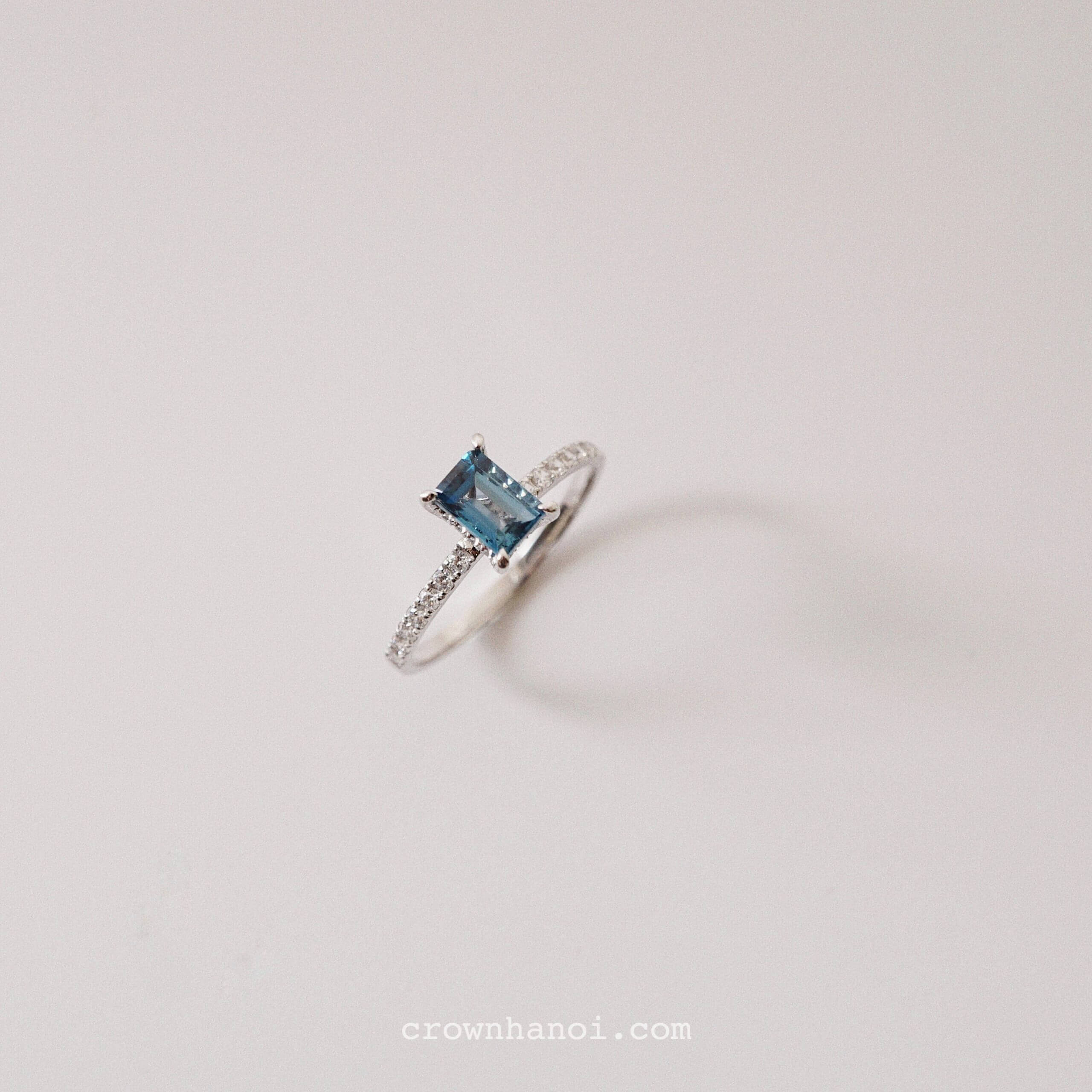TOPAZ GREAT RECTANGLE RING – CROWN