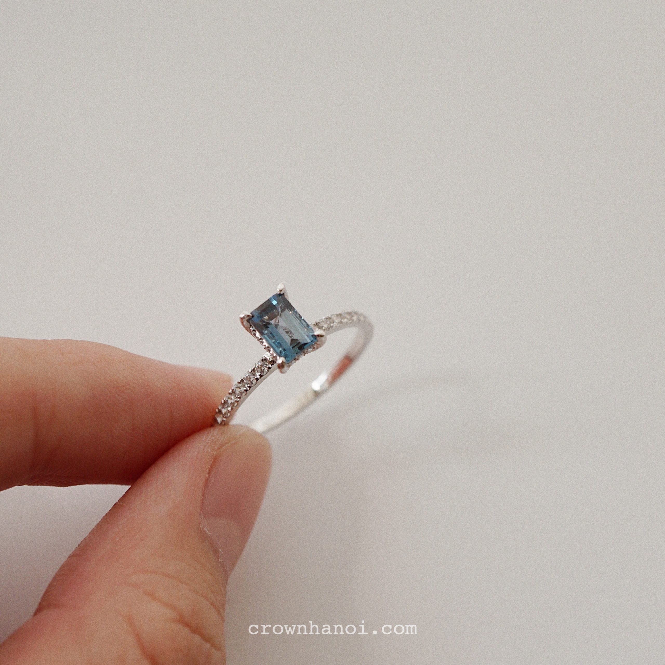 TOPAZ GREAT RECTANGLE RING – CROWN