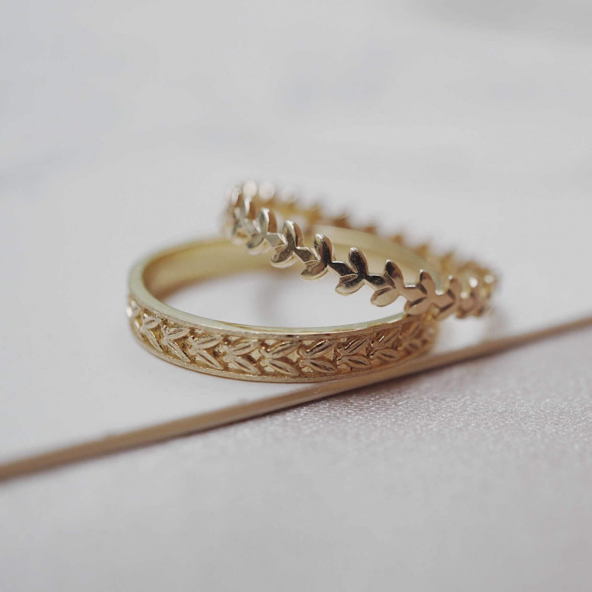 BAND RING & HALO RING – CROWN