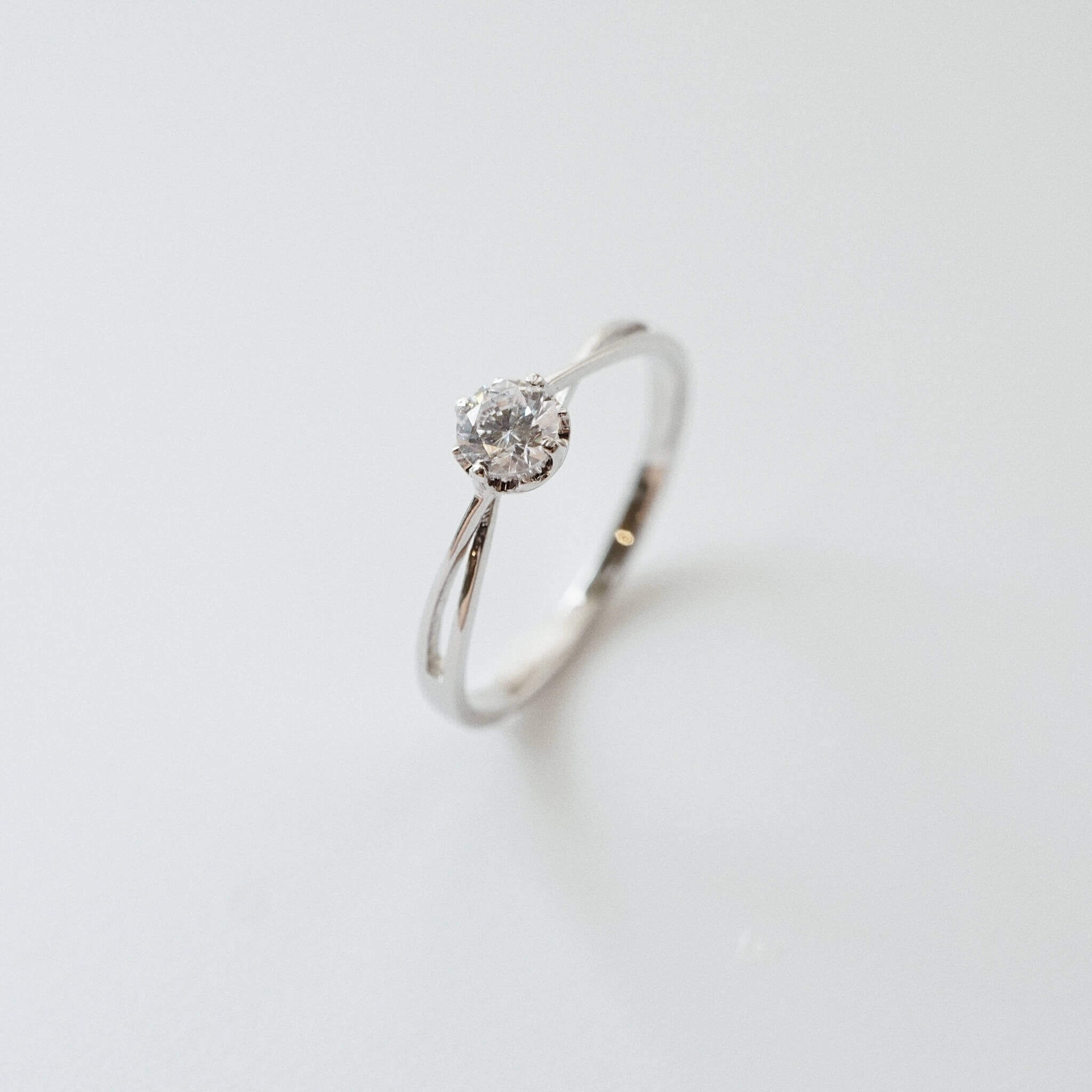 ROUND BEZEL RING – CROWN