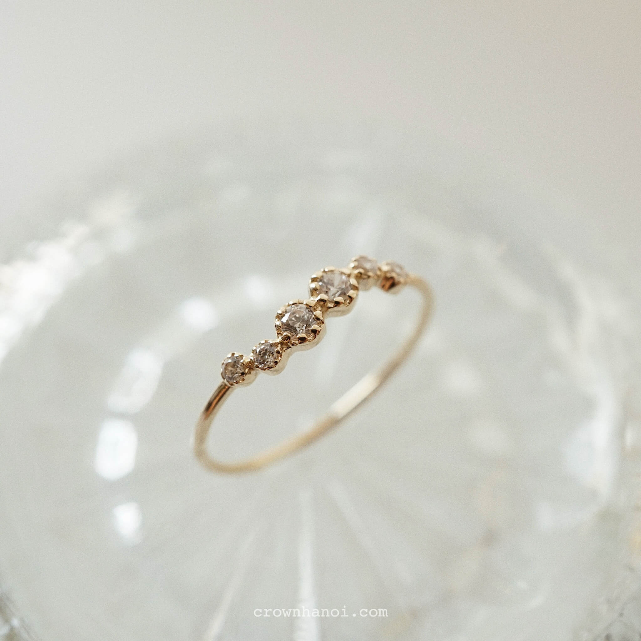 MULTI BOLD STONE SKINNY RING – CROWN