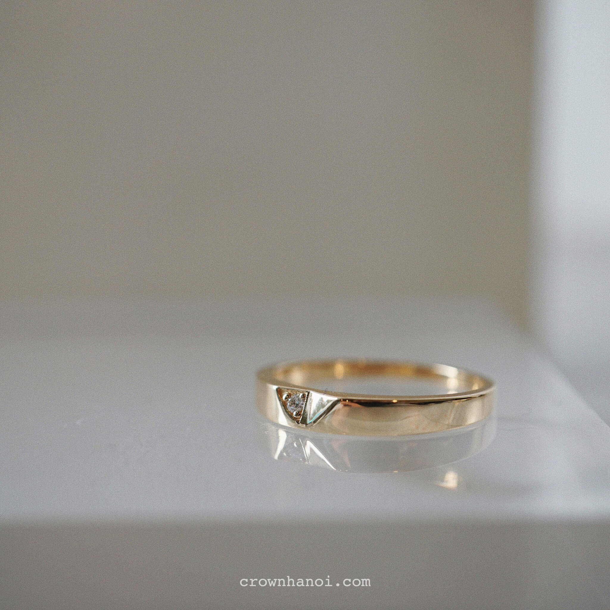 TRIANGLE BAND COUPLE RING – CROWN