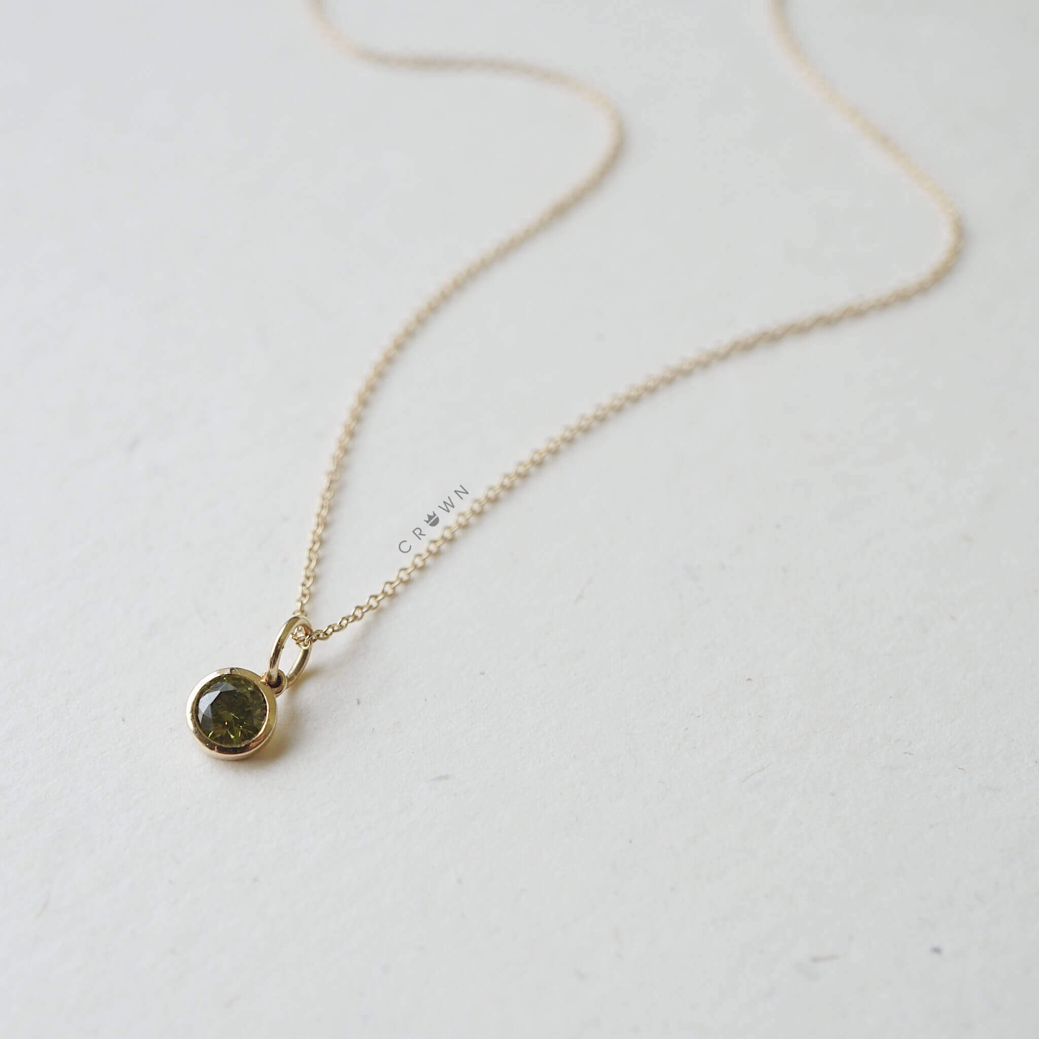 CRESCENT STONE LINK NECKLACE – 3MM – CROWN