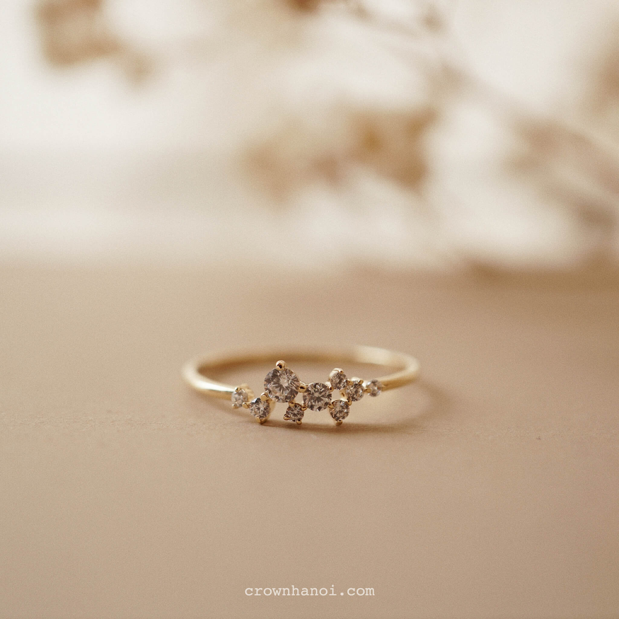 OVAL CLUSTER PETITE RING – CROWN