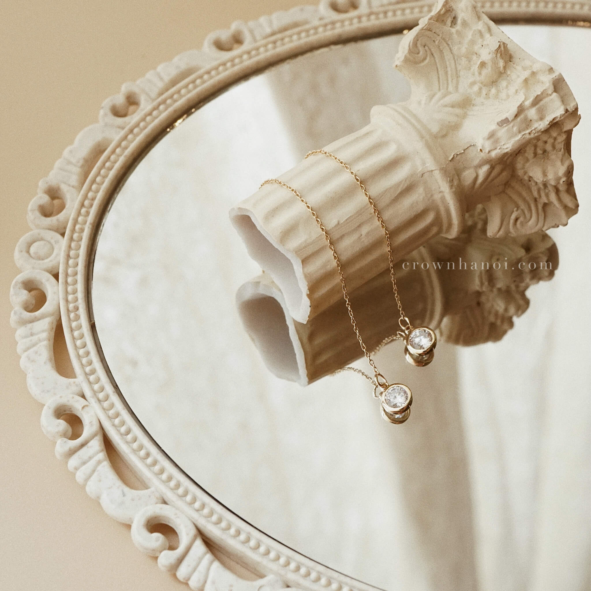 U SHAPE STONE EARRINGS – CROWN