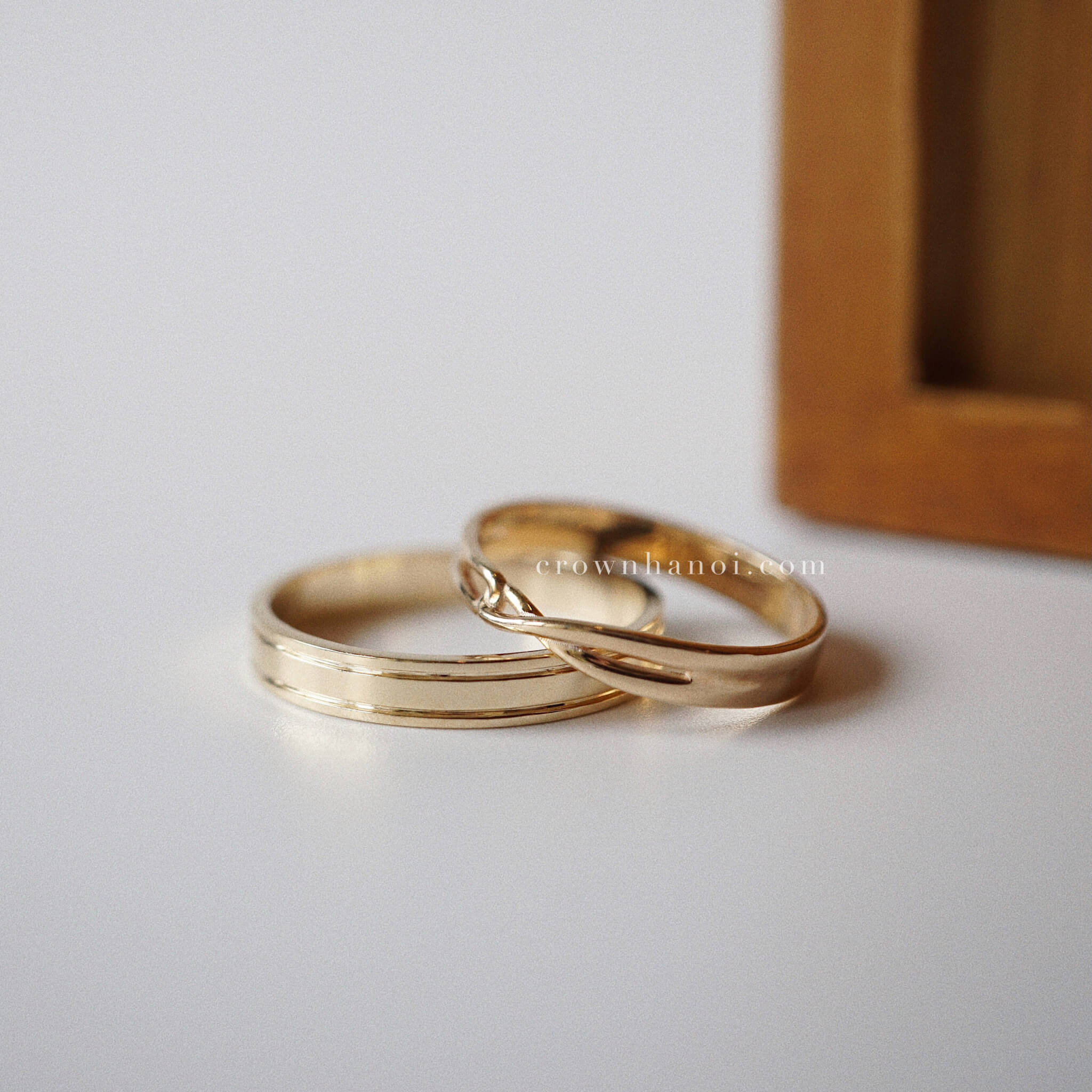 BORDER WEDDING RING – CROWN