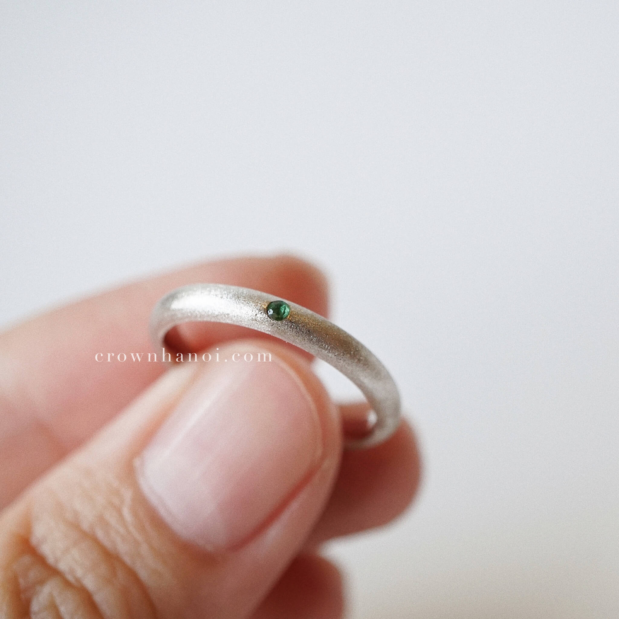 BAND RING & UNO EMERALD RING – CROWN