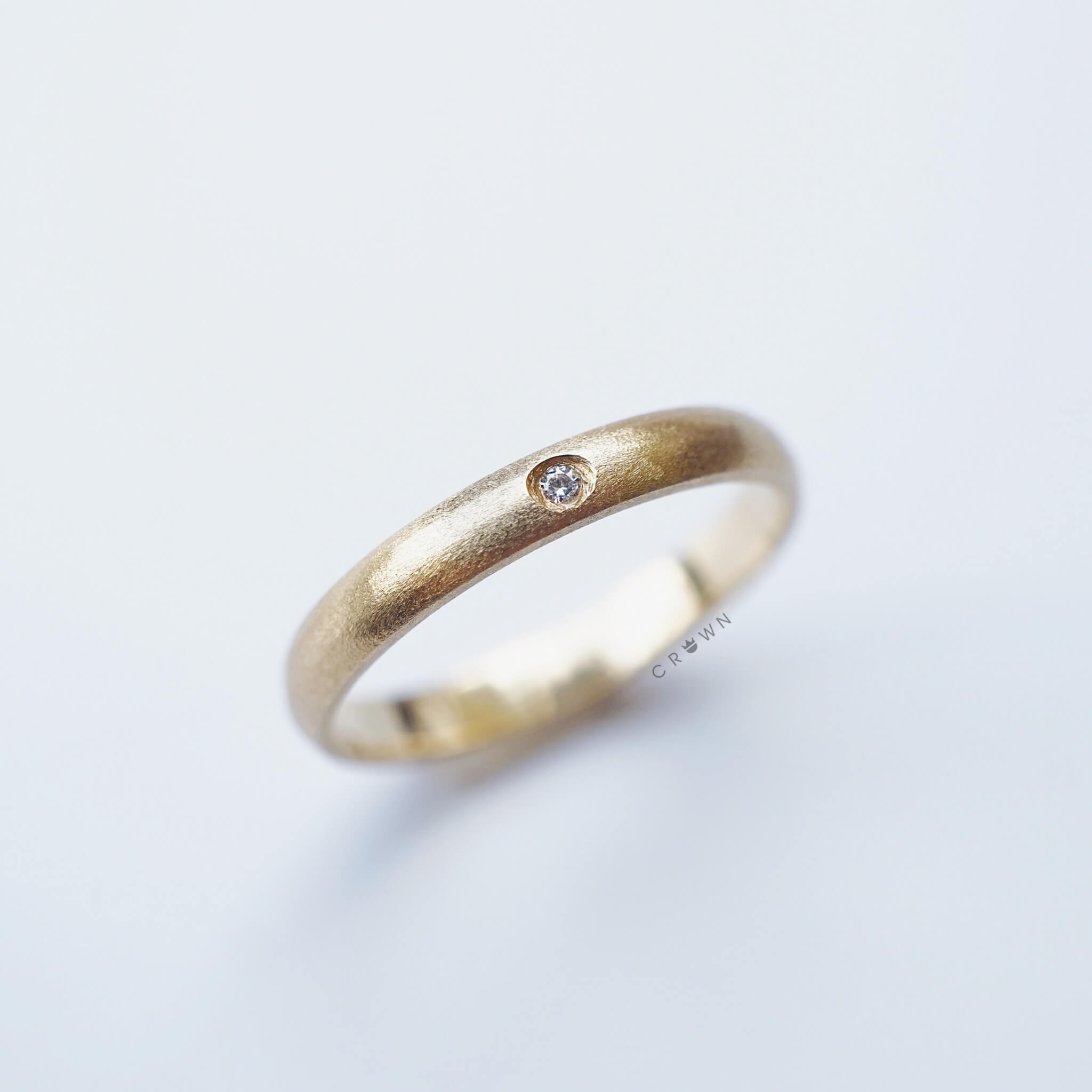 UNO RING & OVAL HALO RING – CROWN