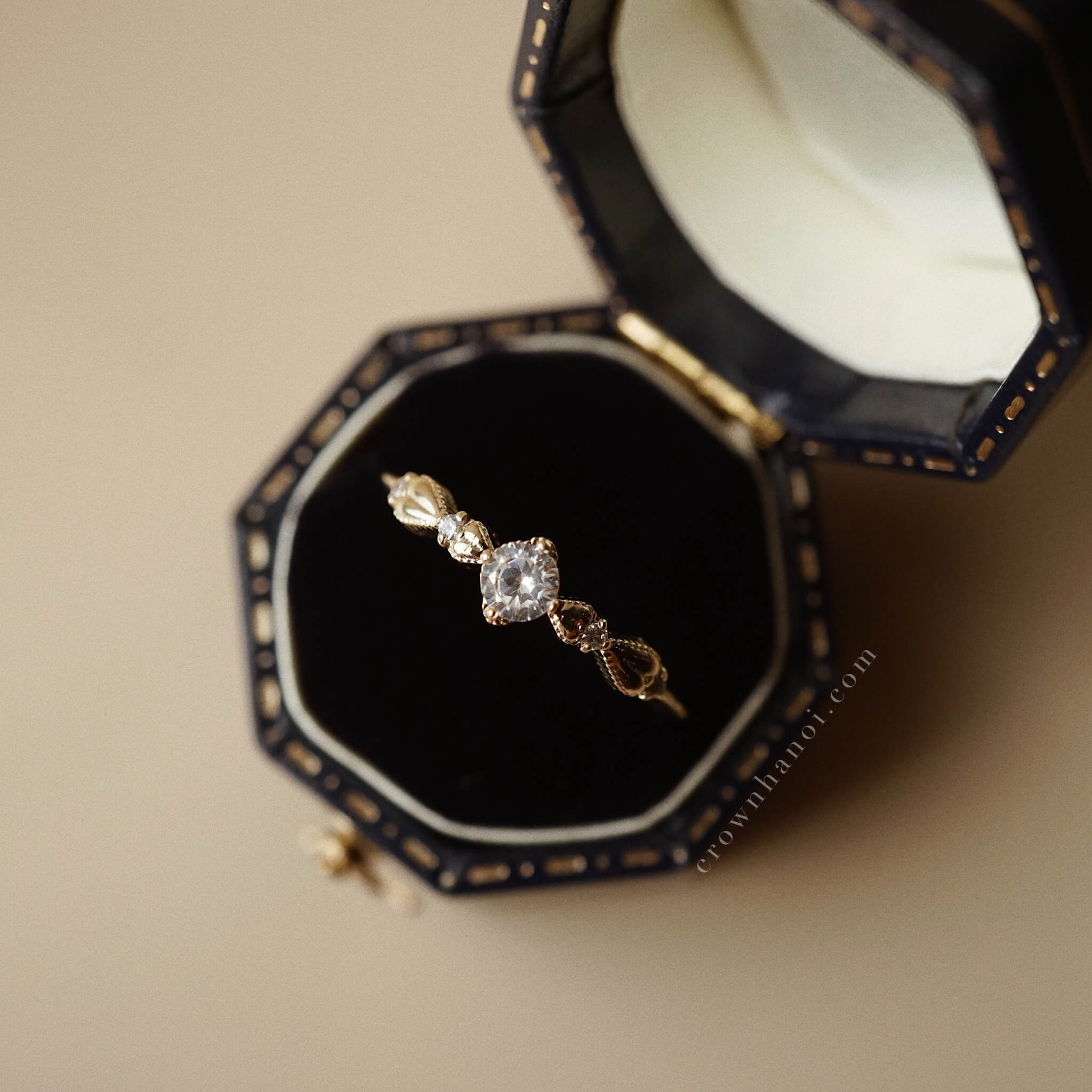 BORDER RING & SOLITAIRE HEART WINGS RING – CROWN