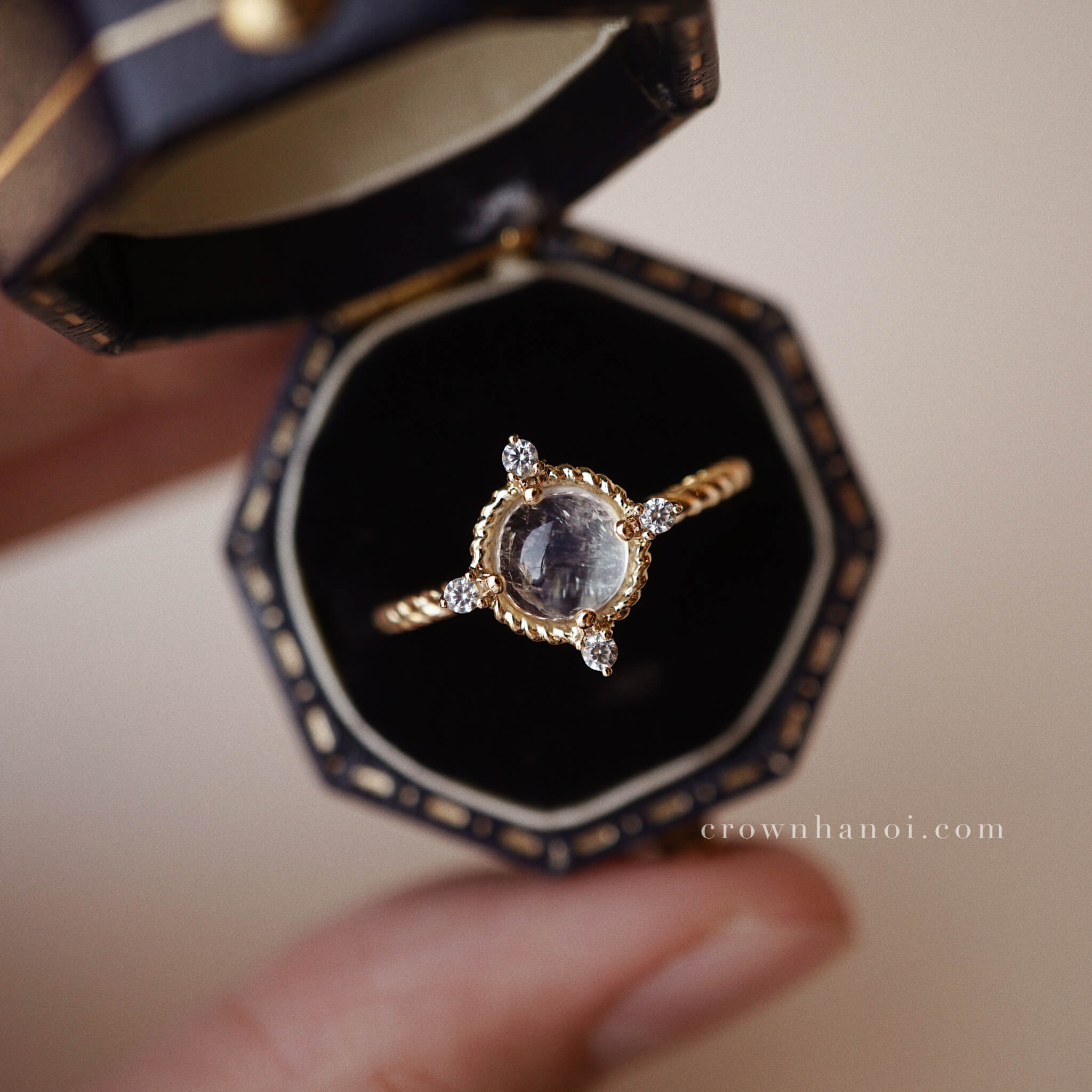 MOONSTONE COMPASS – CROWN