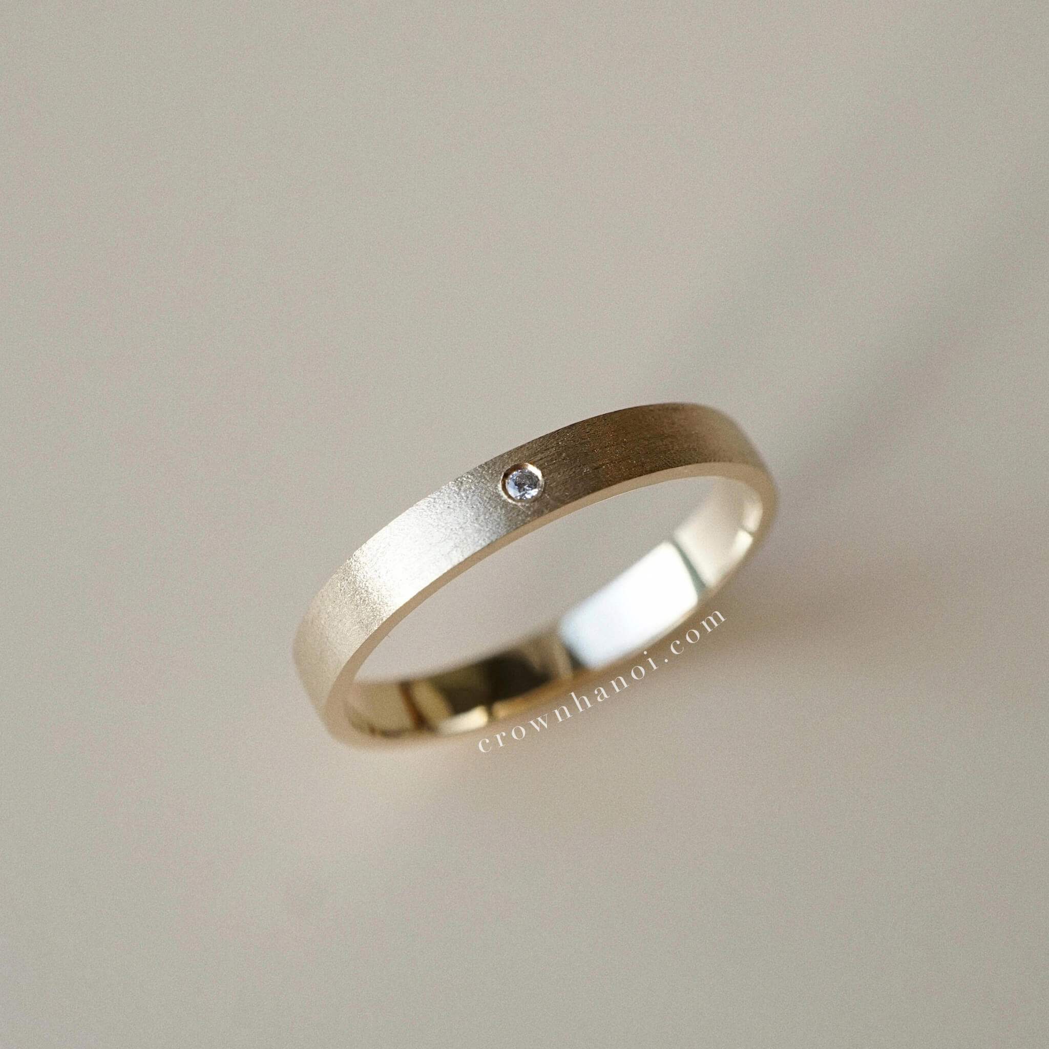 STONE BAND RING 3MM & FRENCH PAVE RING – CROWN