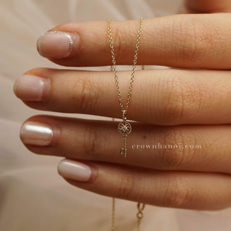 KEY FLORAL NECKLACE – CROWN