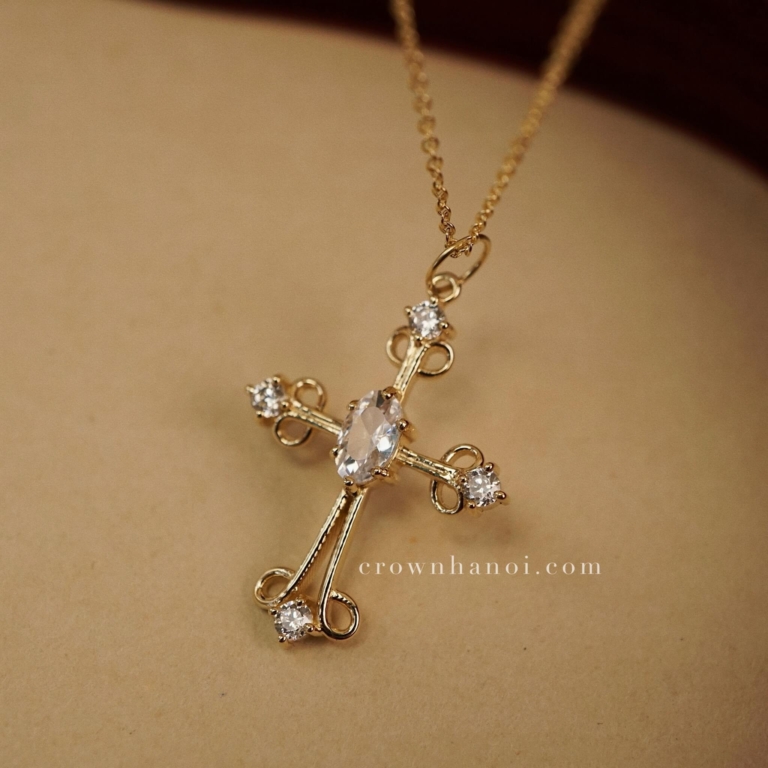 OVAL CROSS NECKLACE – CROWN