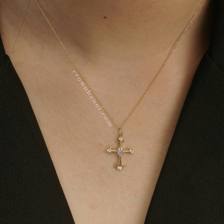OVAL CROSS NECKLACE – CROWN