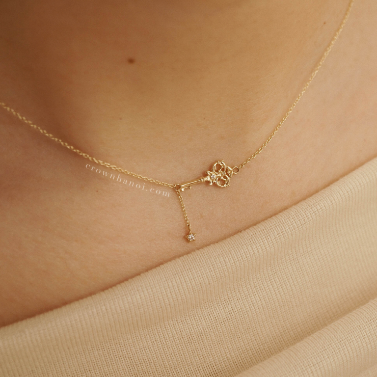 STARLIT KEY NECKLACE – CROWN