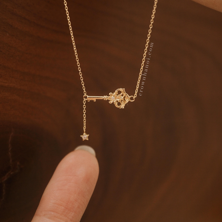 STARLIT KEY NECKLACE – CROWN